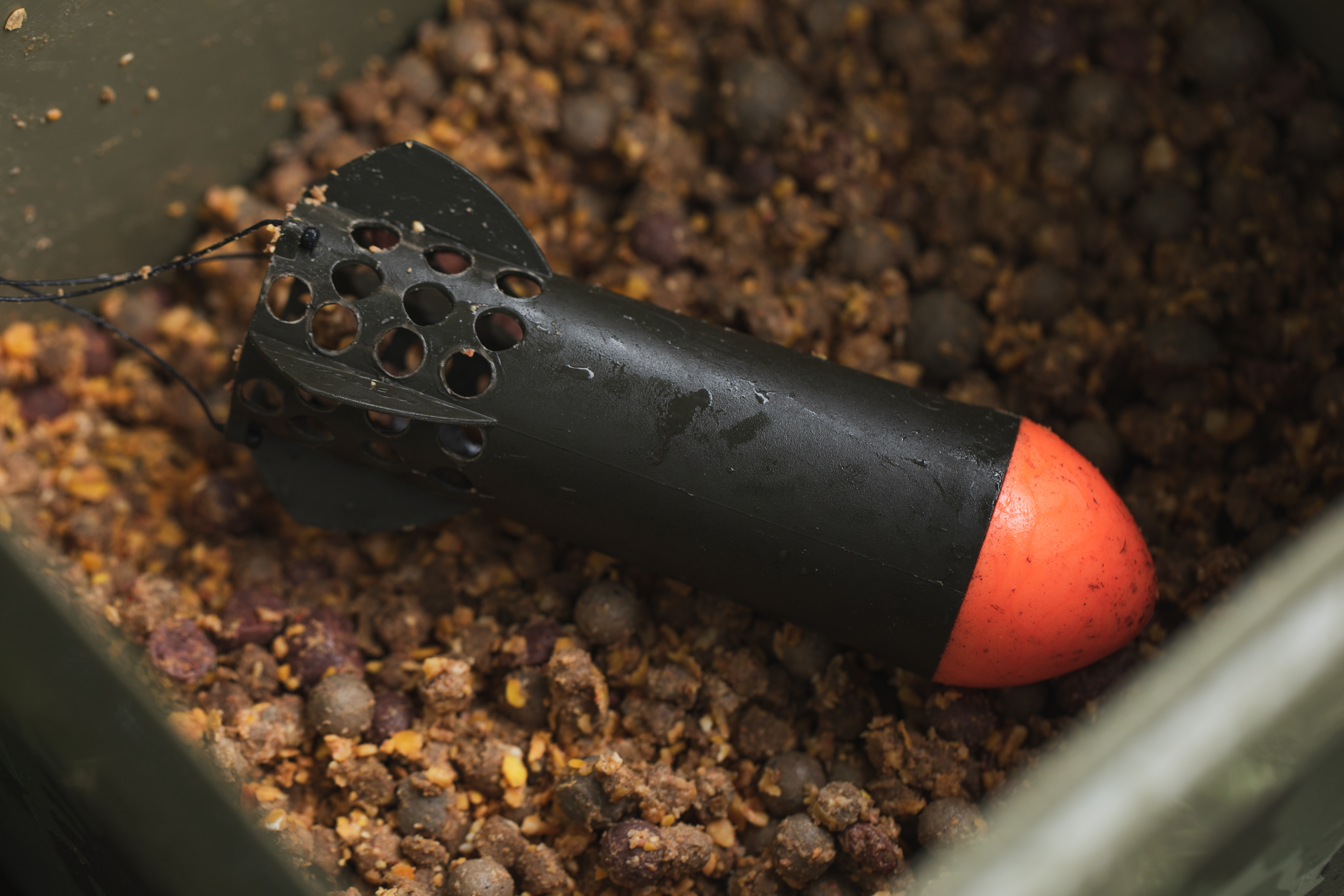 How to spod for carp and what tackle do you need | Korda